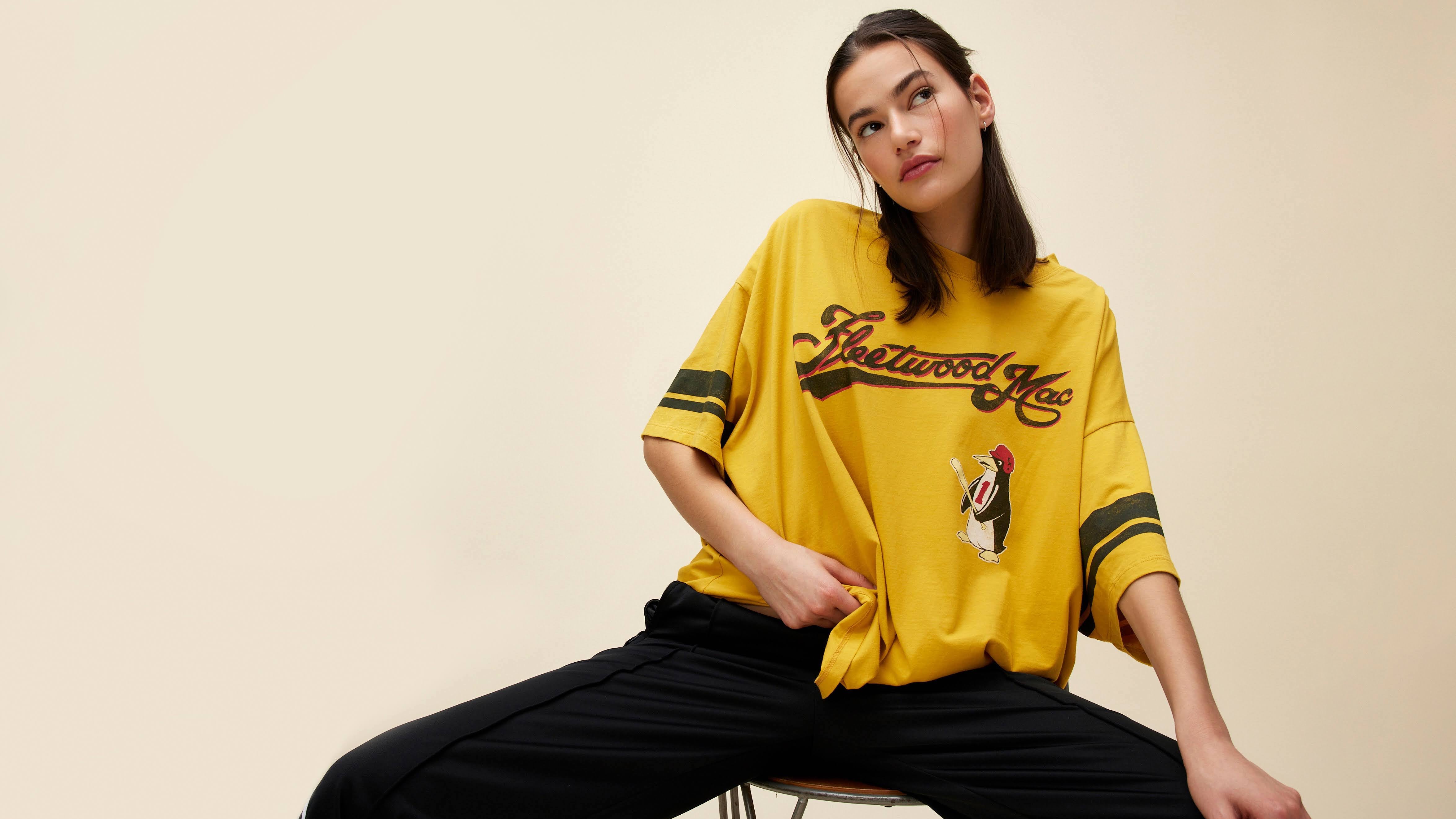 How to Style Nostalgic Graphic Tees This Fall | Daydreamer