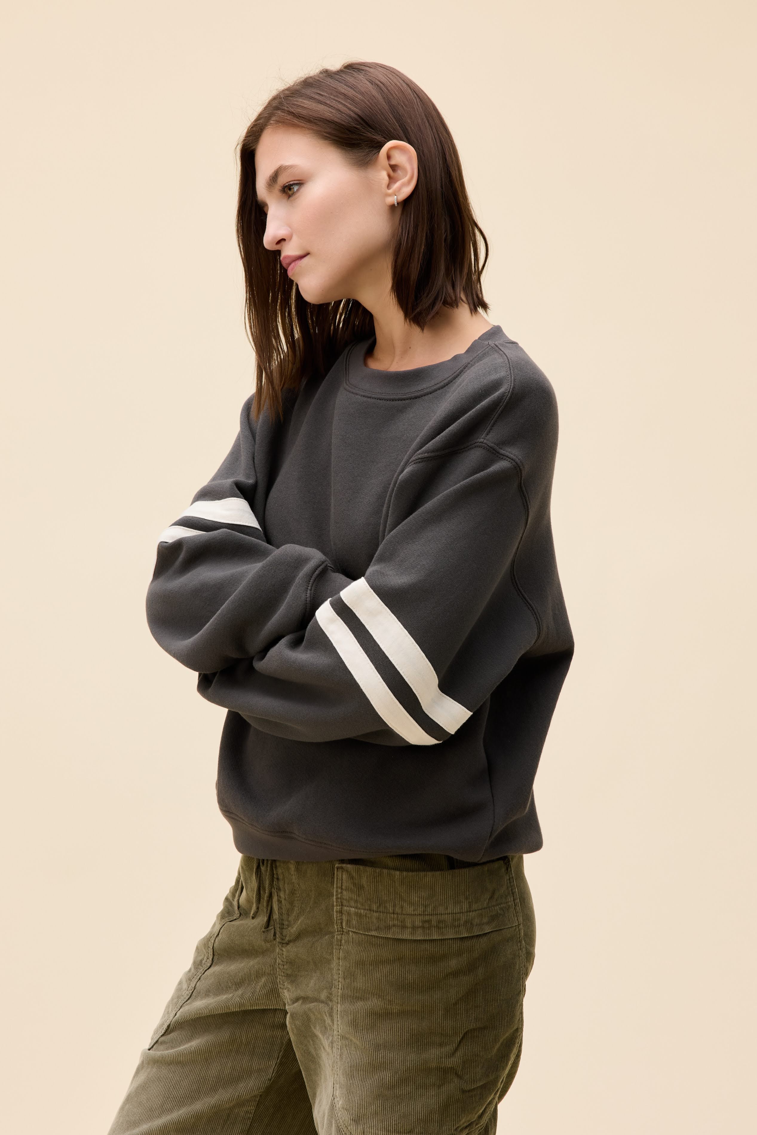 Solid Varsity Sweatshirt– Daydreamer